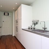 China White Gloss Handleless Kitchen Cabinets Set MDF Lacquer 18mm Door Panel Custom Sizes for sale