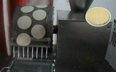 China High quality Automatic spring rolls/Samsoa pastry sheet forming machine,super suppliers egg wrapper making machine for sale