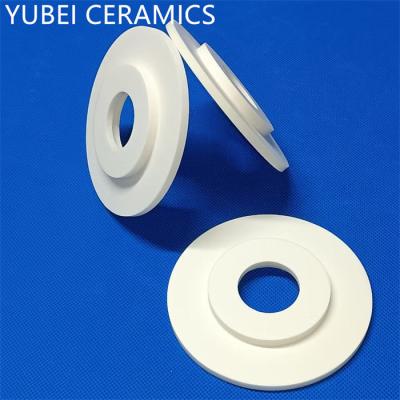 Cina Anello ceramico ceramico fatto un passo della struttura industriale degli anelli dell'allumina in vendita