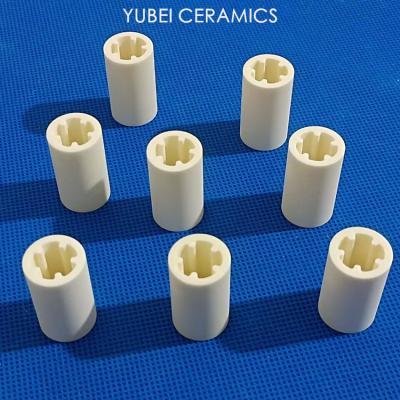 China Op maat gemaakte aluminium keramische buizen met 3,8-3,9 g/cm3 Dichtheid en aanpassing Te koop