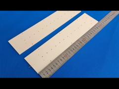 De lichtgele Alumina Ceramische Componenten verdunnen Ceramische Platen 3.85g/cm3 met Draadgat