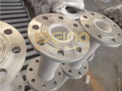 China Grote diameter aluminium keramische pijp slijtagebestendige gladde oppervlakte afwerking Te koop