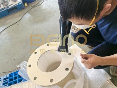 Cina Alumina ceramica rivestita gomito durevole e per sistemi di tubazioni industriali in vendita