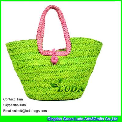 Cina LUDA light green handmade straw beach handbags cornhusk straw beach bags in vendita