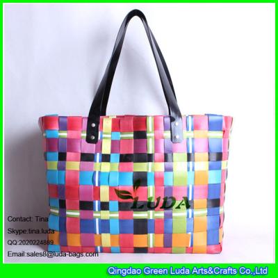 China LUDA fashion plastic straw bags colorful large straw beach bags for sale