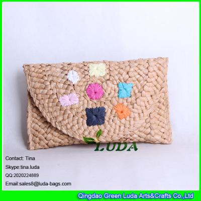 China LUDA embroidery straw handbags cornhusk straw handwoven straw clutch bag for sale