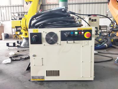 Cina 6 Asse Robot FANUC industriale utilizzato 210 kg Carico utile R-2000iC/210F in vendita