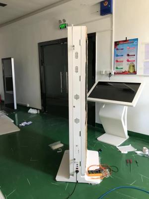 China Bevindende het Touche screenkiosk van de 55 Duimvloer, Binnen Uiterst dun Touch screen Te koop