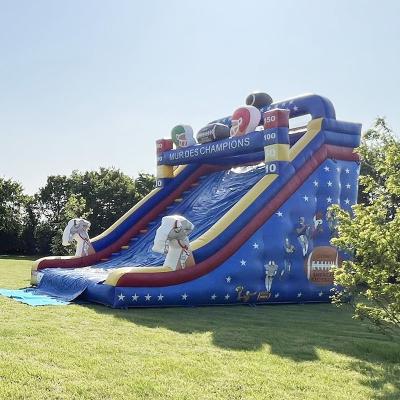 China Alquiler comercial de tobogán de agua inflable con tema de jugador de rugby y color personalizado en venta