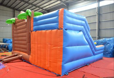 China Mejorar su patio de recreo con la cabaña de troncos del niño casa de rebote y combo de toboganes inflable en venta