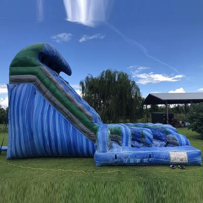 China Parque acuático al aire libre Gran tobogán seco inflable en forma de onda con doble tobogán en PVC azul en venta
