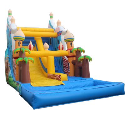 China Maximale capaciteit 100-500 kg opblaasbaar kasteel met natte glijbaan voor indoor water zwembad combo Te koop