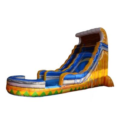 Cina Slide d'acqua gonfiabile in PVC colorato personalizzato con piscina per il divertimento estivo in vendita