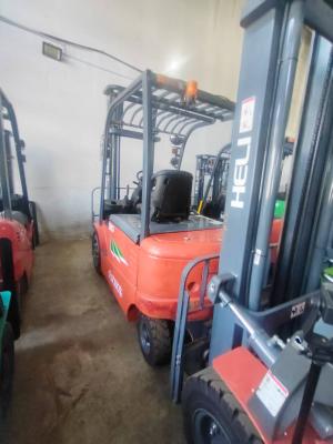 Cina Usato 3 tonnellate di elicottero elettrico carrello elevatore 2022 Modello 80% salute della batteria in vendita