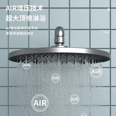 Cina Doccia di pioggia fissata al muro d'ottone bianca lucidata con quattro funzioni in vendita