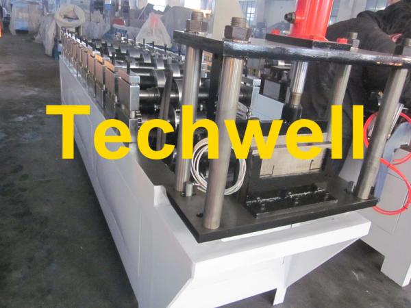 Lo SpA controlla il rotolo del perno che forma la macchina con il taglio idraulico, formante le velocità 0 - 15m/min