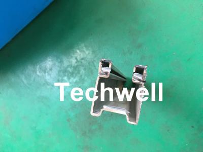 中国 機械厚さ1.5-3.0mmを形作る電流を通された鋼鉄指導のコラム シャッター ドア ロール 販売のため