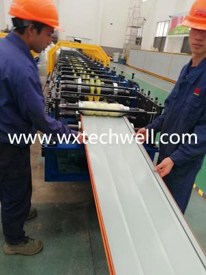 China Interior | Rolo exterior do painel de parede do sanduíche do metal que forma a máquina com transporte de correia à venda