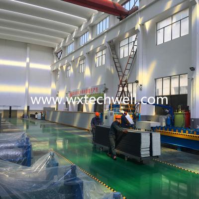 China Interior | Rolo exterior do painel de parede do sanduíche do metal que forma a máquina com transporte de correia à venda