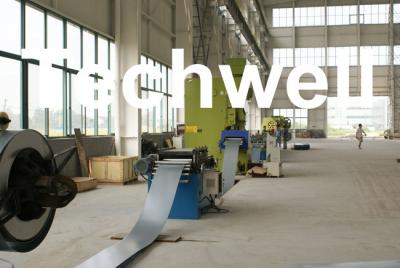 China Q235 Koudgewalste Strook/Heet - Onderdompeling die het Dienbladbroodje galvaniseren die van de Staalkabel Machine vormen Te koop