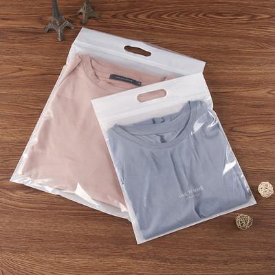 Cina RECYCLED PE Recycled Garment Bag designed with ODM Closure Type in mind in vendita