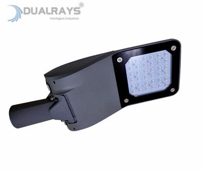 Cina Lunga vita di alta efficienza dell'iluminazione pubblica 30W IP66 del LED 5 anni della garanzia di impulso di dispositivo del protettore in vendita