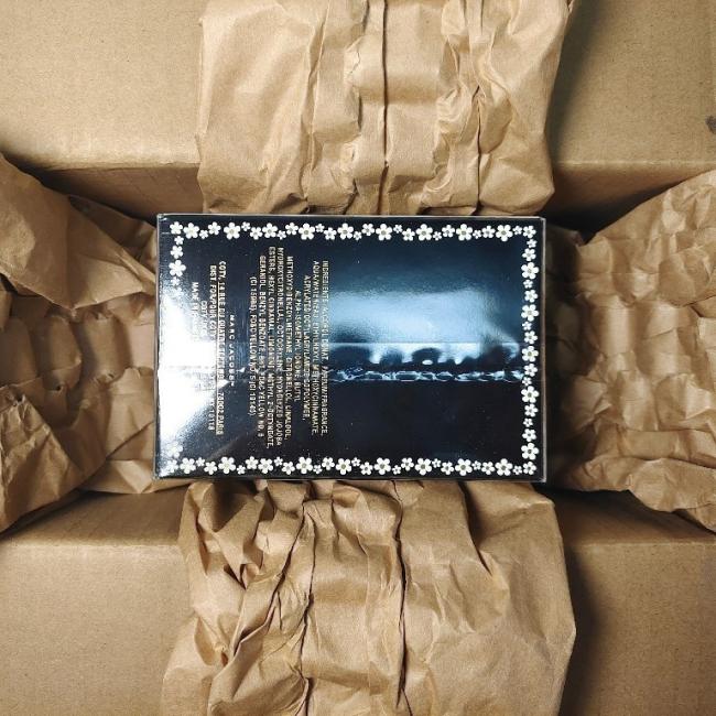 Close-up view of double-layer kraft paper pad construction