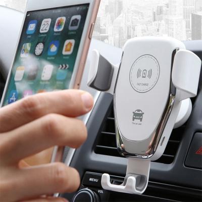 China Cell Phone Holder Wireless Car Charger Automatic Clamping Fast Charging 10 Watt for sale