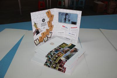 China touch screen digital video brochure with Magnetic switch , ON / OFF button switch for sale