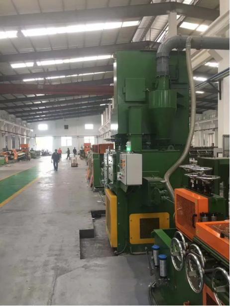 Auto Rust Cleaning Crawler Shot Blasting Machine with Small Casts