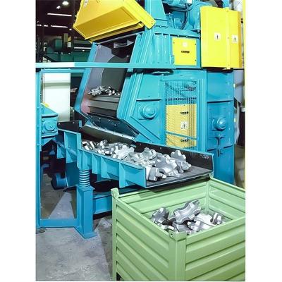Cina Cralwer Type Rubber Tumble Belt Shot Blasting Machine for Casting Metal Parts Q324 in vendita