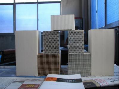 Китай Белые высокоалюминиевые огнеупорные кирпичи для перегрева печи 100*100*100 мм продается