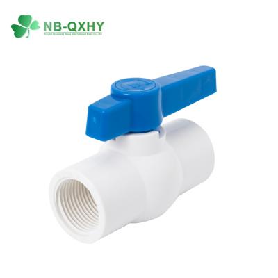 Cina Valvola a sfera di tipo PVC rettilineo con maniglia diversa e conforme alla norma ISO9001 in vendita