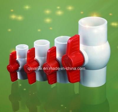 Cina Valvola a sfera in PVC di gomma EPDM con protezione UV e maniglia in PVC in vendita