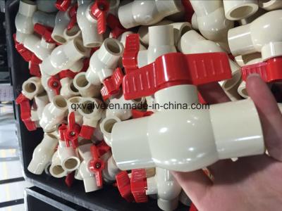 中国 固定構造 PVC バターフライ ハンドル 白色 ソーケットボールバルブ 農業用 販売のため