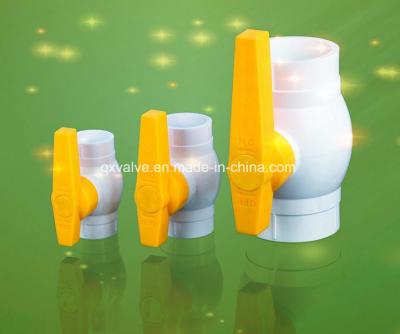 Cina Valvola a sfera compatta in PVC standard JIS con funzione di controllo dell'acqua a due vie in vendita