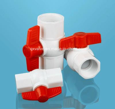 Cina Valvola a sfera ottagonale UPVC di colore bianco con tipo a filo BS e forma di collegamento collante in vendita