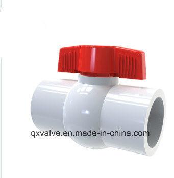 Cina Valvola a sfera compatta in PVC per irrigazione con maniglia a farfalla e richiesta personalizzata in vendita