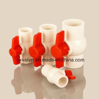 Cina Valvola a sfera compatta in PVC per irrigazione con maniglia a farfalla e richiesta personalizzata in vendita