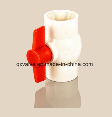 Cina Valvola a sfera compatta in PVC per irrigazione con maniglia a farfalla e richiesta personalizzata in vendita