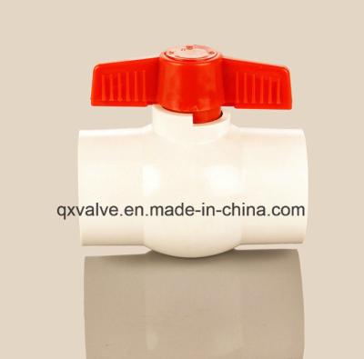 Cina Valvola a sfera compatta in PVC per irrigazione con maniglia a farfalla e richiesta personalizzata in vendita
