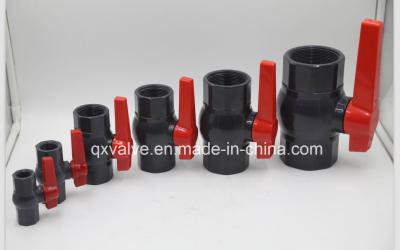 China Válvula de esfera de PVC profissional de design plástico com tomada e aplicação de roscas à venda