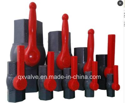 China Válvula de esfera de PVC profissional de design plástico com tomada e aplicação de roscas à venda