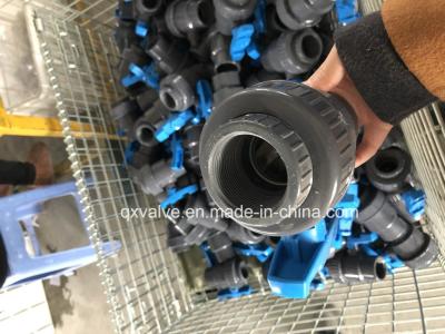 Cina Utilizzo industriale Valvola a sfera UPVC a unione singola F/M F/F con canale di tipo dritto in vendita
