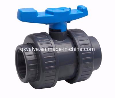 Cina Esempio di disegno in plastica Maniglia blu Valvola a sfera a doppia unione vera per temperatura normale in vendita