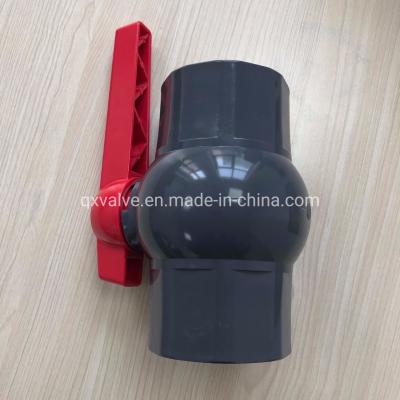 Cina Valvola a sfera ottagonale in PVC grigio con terminali di filo a presa certificata ISO9001 e resistente in vendita
