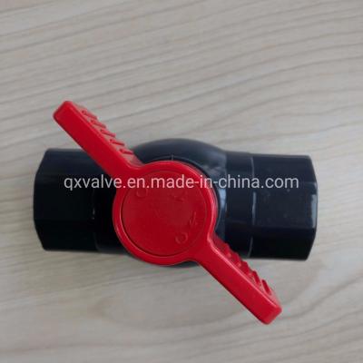 Cina Utilizzo domestico PVC Valvola a sfera octagonale bianca per irrigazione Fila femminile di plastica in vendita