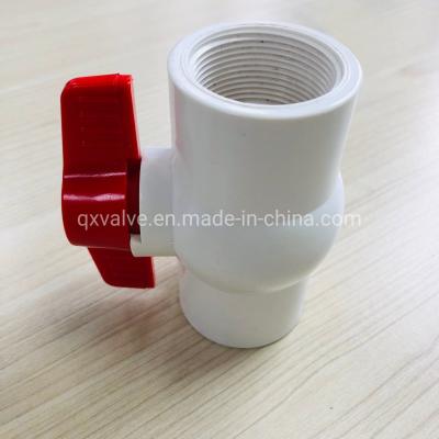 Cina Valvola a sfera a filo femminile in UPVC, di colore bianco compatto da 1 cm, con design flessibile ANSI/DIN/BS in vendita