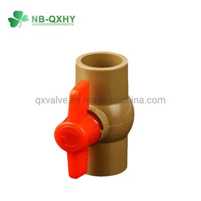 Cina Valvola a sfera compatta in PVC bianco da 2 pollici con compatibilità a bassa temperatura standard ANSI in vendita