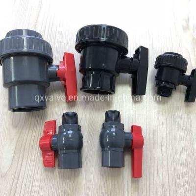 Cina Temperatura Temperatura normale Grigio chiaro PVC Valvola a sfera True Union con manico rosso in vendita